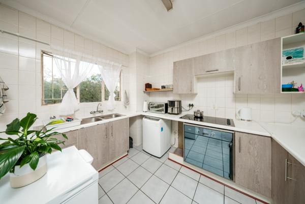 2 Bedroom Townhouse for sale in Edenglen | T5463301 | Private Property