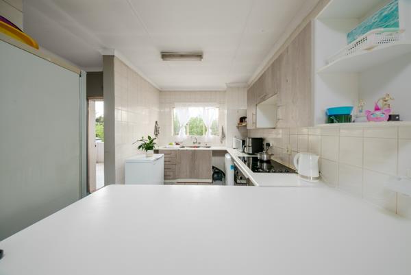 2 Bedroom Townhouse for sale in Edenglen | T5463301 | Private Property