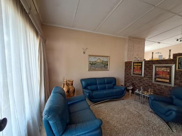 4 Bedroom House for sale in Komani Park | T5499003 | Private Property