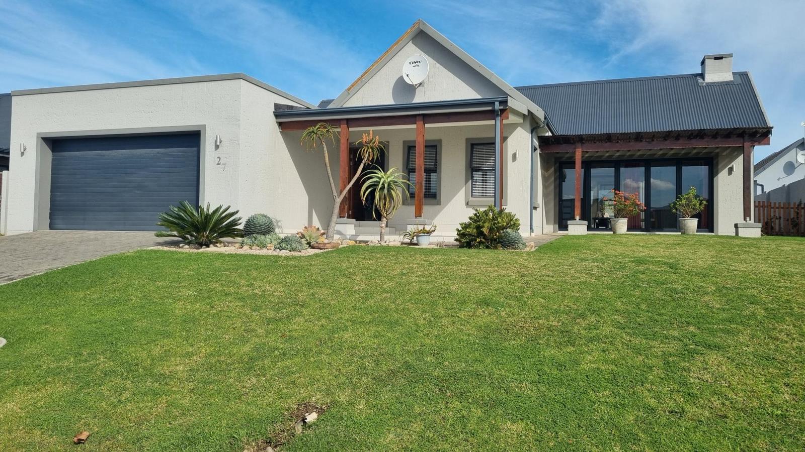 3 Bedroom House for sale in Blue Mountain Village | T5505463 | Private ...