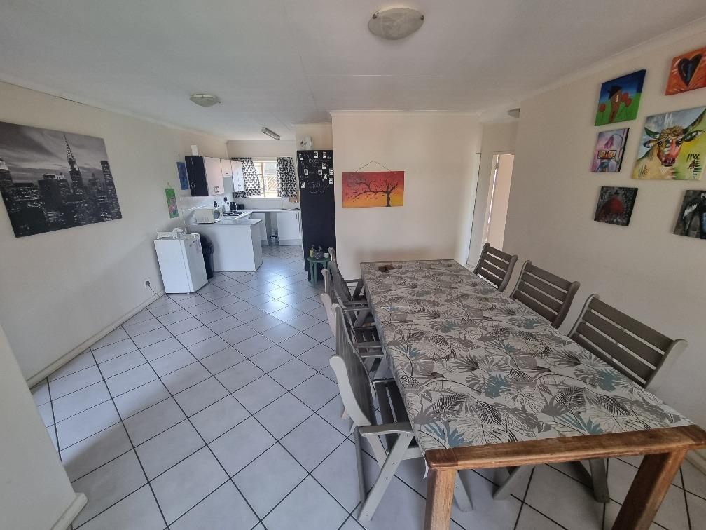 2 Bedroom Apartment to rent in Faerie Glen | RR4691332 | Private Property