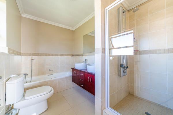 3 Bedroom Apartment for sale in Barbeque Downs | T5510915 | Private ...