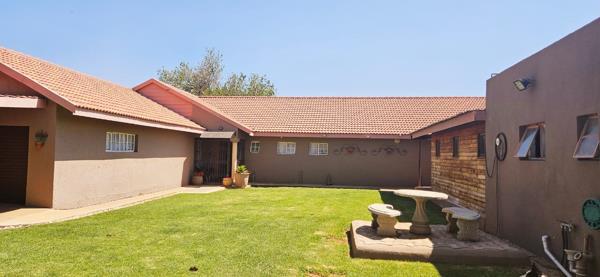 3 Bedroom House for sale in Lichtenburg | T5511157 | Private Property