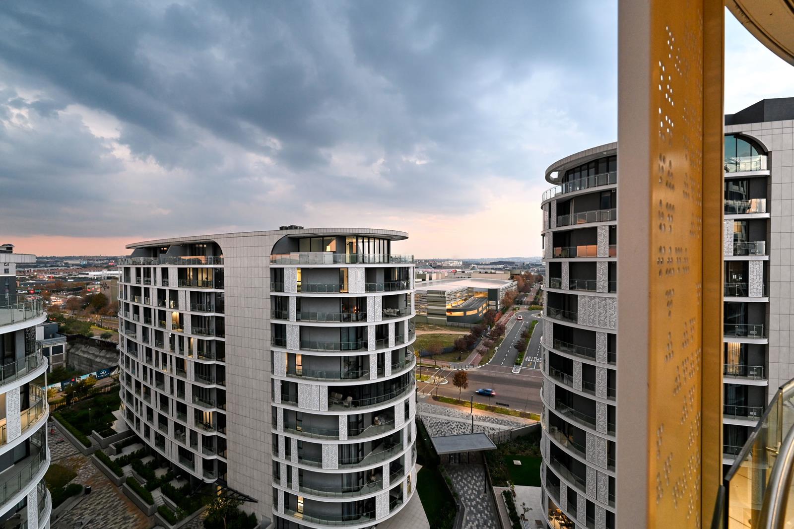 3 Bedroom Apartment for sale in Waterfall | T5511180 | Private Property
