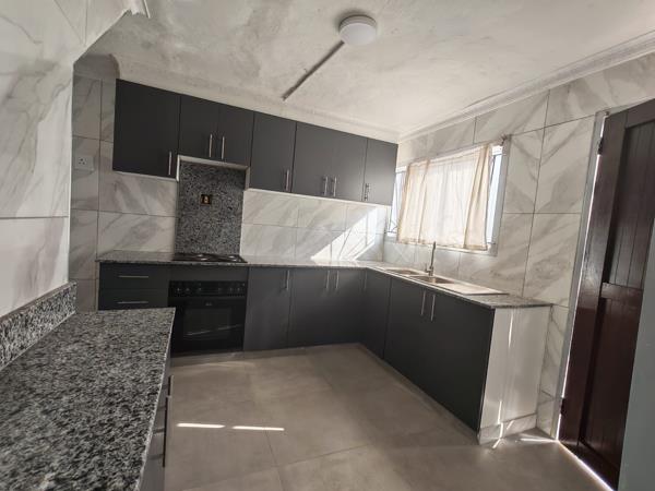 2 Bedroom Duplex for sale in Rainham | T5518215 | Private Property