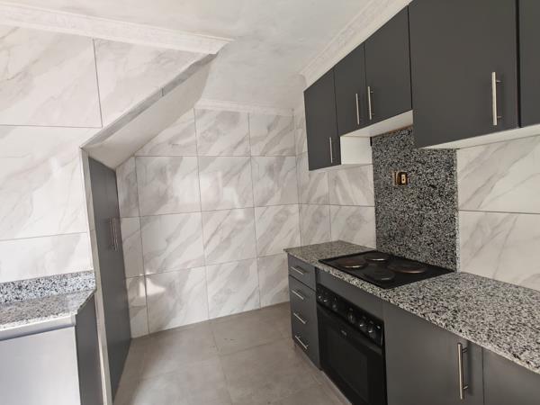 2 Bedroom Duplex for sale in Rainham | T5518215 | Private Property