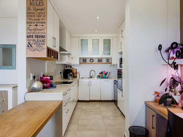 4 Bedroom Apartment for sale in Simbithi Estate | T5518494 | Private ...