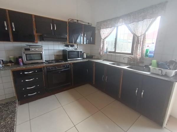 3 Bedroom House for sale in Montclair | T5522403 | Private Property