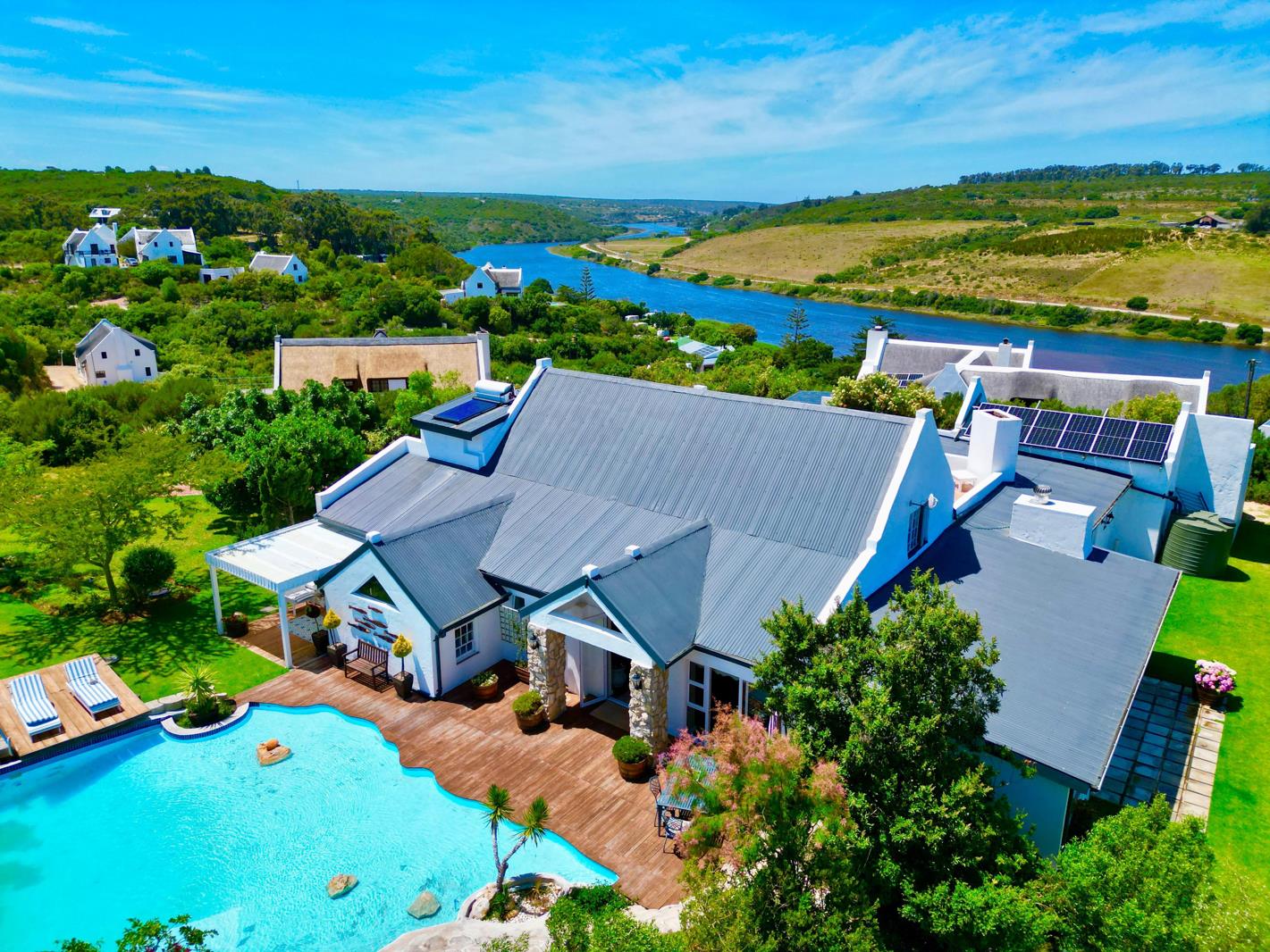 4 Bedroom House for sale in Stilbaai Oos | T5523666 | Private Property