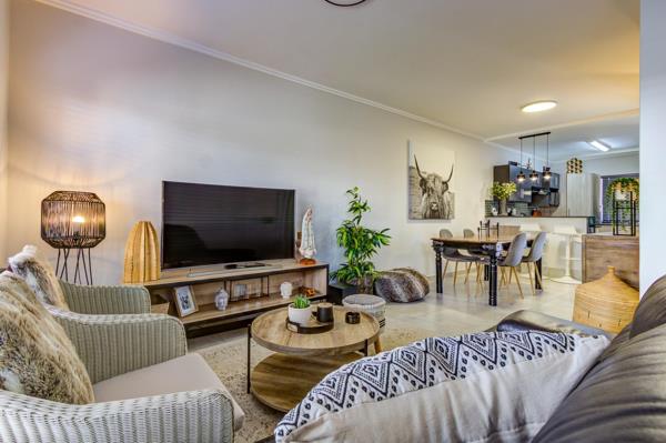3 Bedroom Duplex for sale in Glen Eagle Estate | T5523789 | Private ...