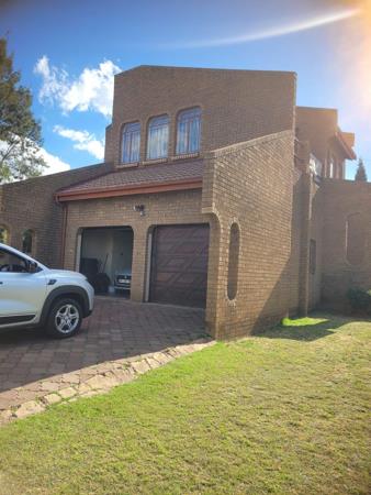 4 Bedroom House for sale in Reyno Ridge | T5526595 | Private Property