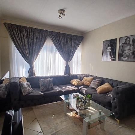 2 Bedroom Apartment for sale in The Orchards | T5526645 | Private Property