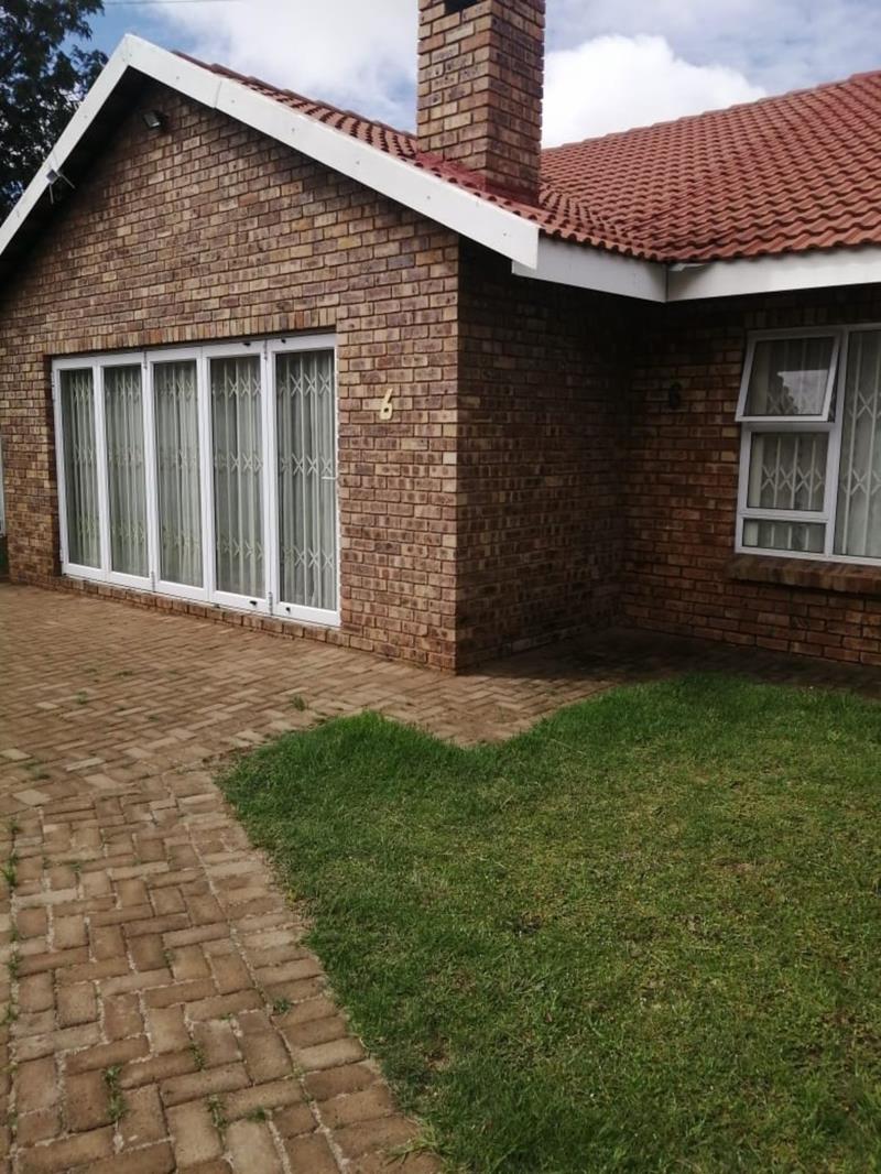 4 Bedroom House for sale in Reyno Ridge | T5527042 | Private Property