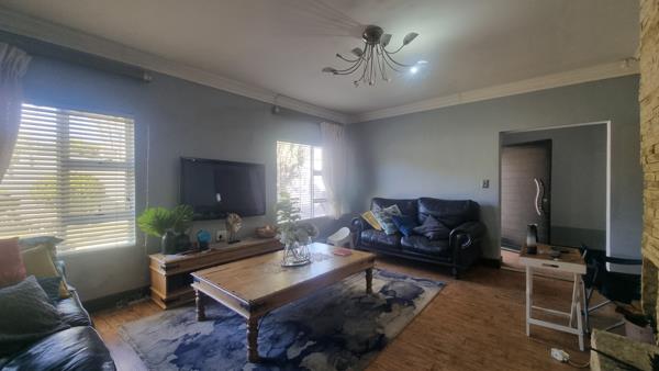 4 Bedroom House for sale in Bendor | T5527061 | Private Property