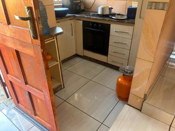 4 Bedroom House for sale in Naturena | T5527889 | Private Property