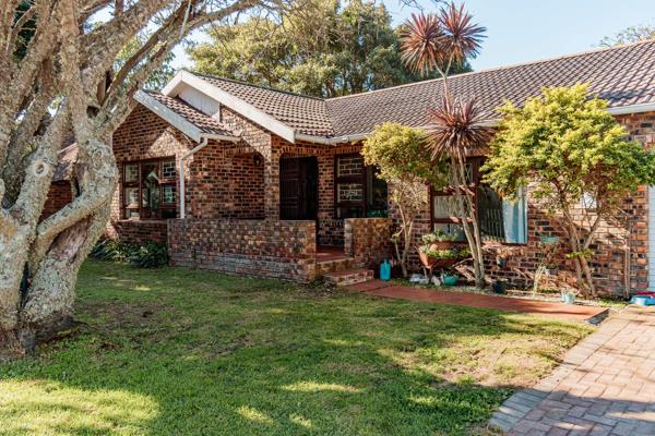 4 Bedroom House for sale in Mount Pleasant | T5527951 | Private Property