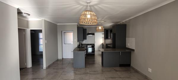 2 Bedroom House for sale in Vredenburg | T5530055 | Private Property
