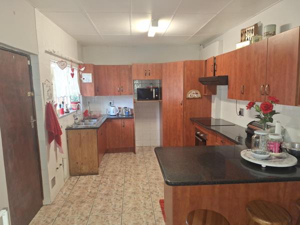 3 Bedroom House for sale in Rustenburg Central | T4231202 | Private ...